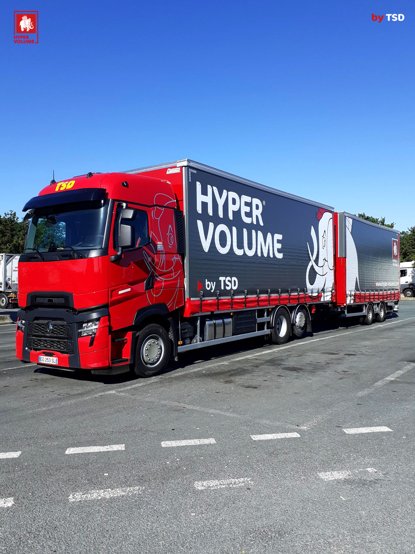 [by TSD] Trois nouveaux véhicules Renault Trucks - Hyper Volume - By ...